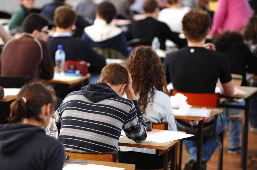 Manuel scolaire d'informatique pour les élèves du collège